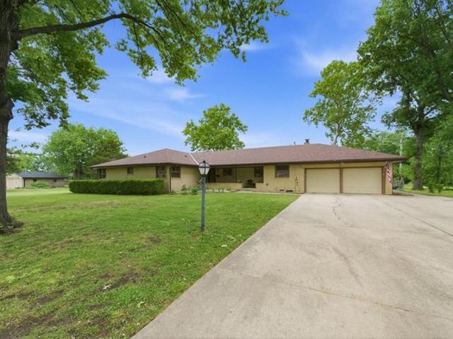 1701 N Sunset Dr, Augusta, KS 67010
