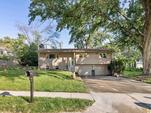 1701 Cascio Dr, Omaha, NE 68005