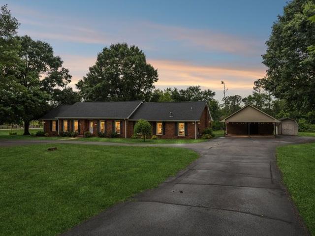 1701 Logan Dr, Columbia, TN 38401