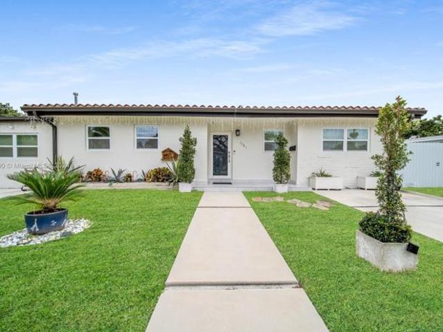 1701 SW 87th Pl, Miami, FL 33165