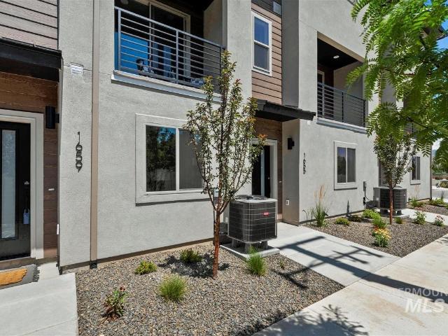 1701 S Federal Way