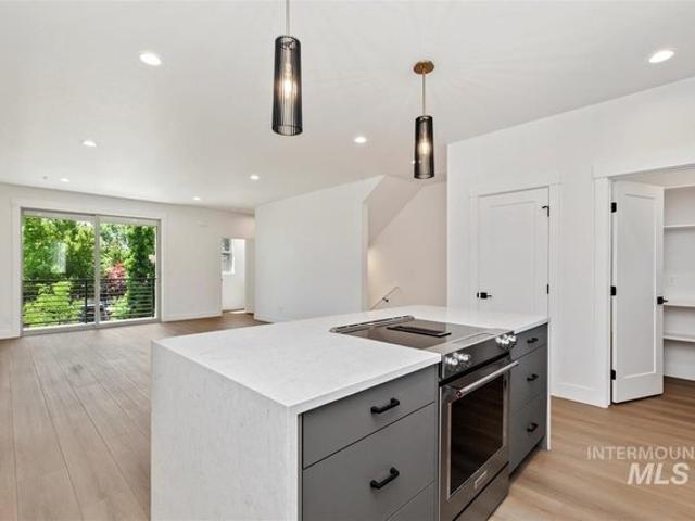 1701 S Federal Way, Boise, ID 83705