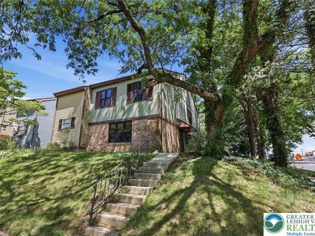 1701 Saratoga Ct, Allentown, PA 18104