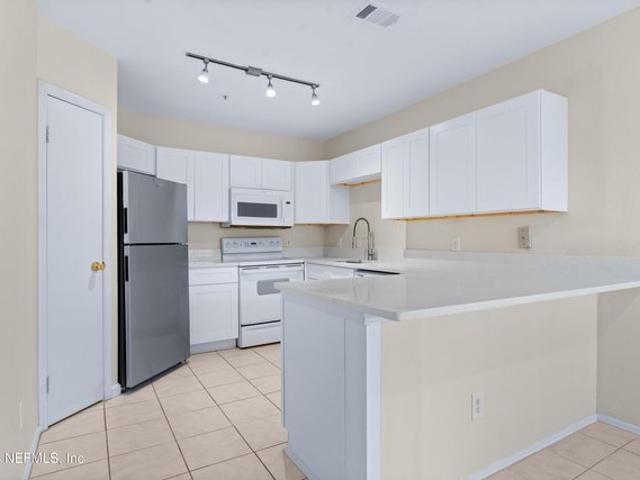 1701 The Greens Way Apt 1821, Jacksonville Beach, FL 32250