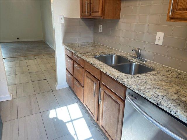 1701 Upland Dr Apt 114, Houston, TX 77043