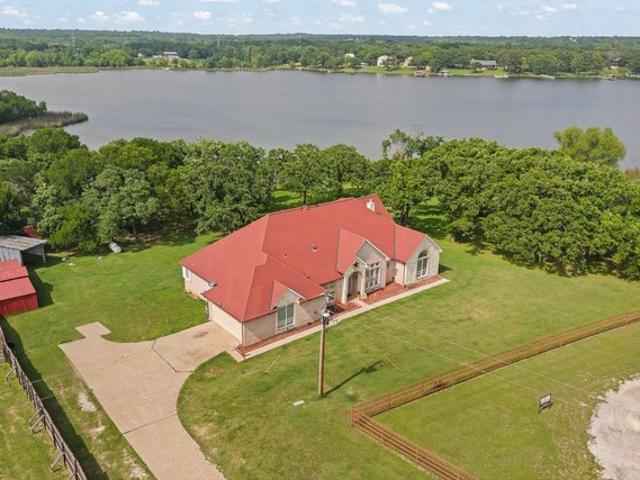 1701 W Lake Shore Dr, Alvarado, TX 76009