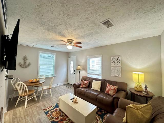 1701 17th Street #D, Galveston, US, TX