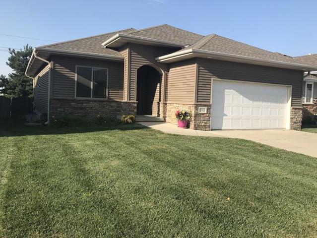17020 Cypress St, Omaha, NE 68136