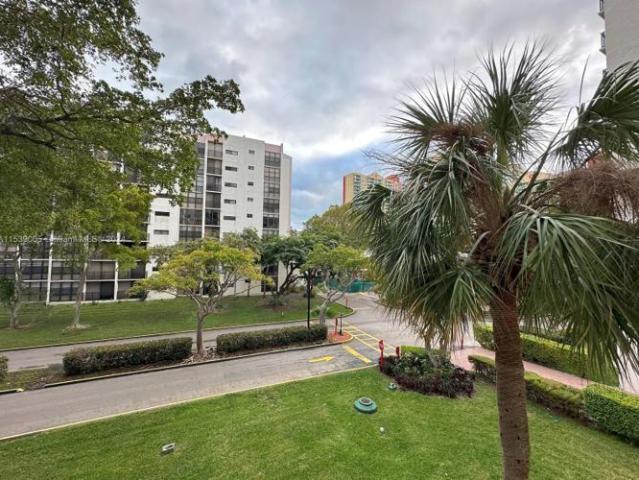17021 N Bay Rd #320 4, Sunny Isles Beach, FL 33160