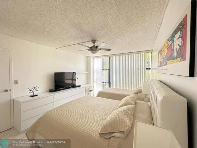 17021 N Bay Rd, Sunny Isles Beach, FL 33160