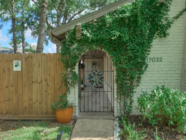 17022 Hill View Lane