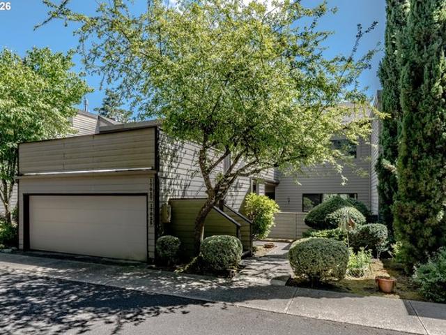 17027 SW Versailles Ln, Portland, OR 97224