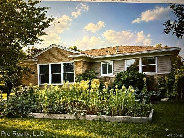 17028 W 13 Mile Rd, Beverly Hills, MI 48025