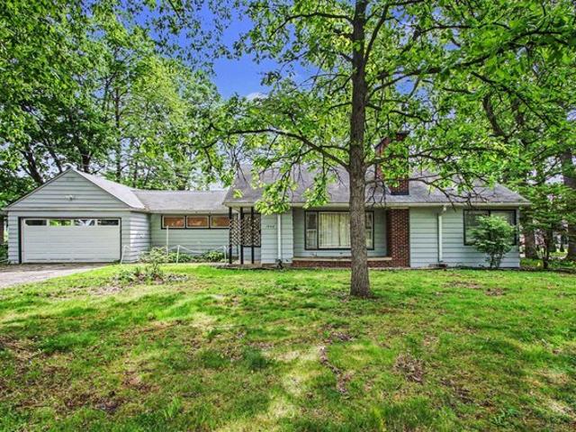 1702 Napoleon St, Valparaiso, IN 46383