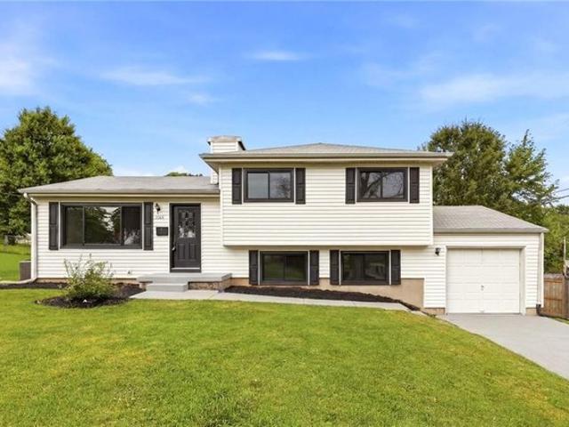 1702 NE Shady Lane Dr, Gladstone, MO 64118