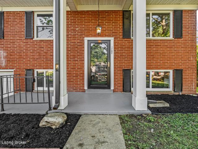 1702 Beaumont Dr