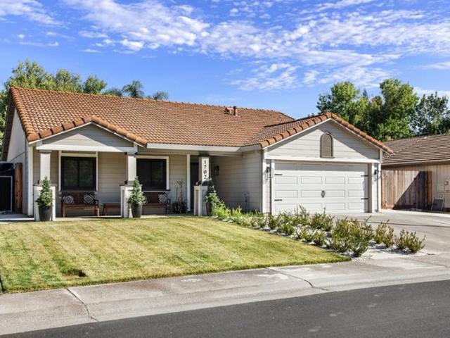 1702 Calle Campana Dr, Roseville, CA 95747