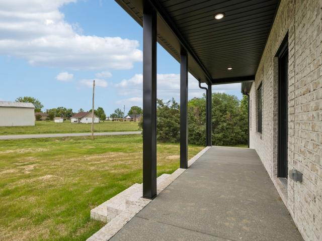 1702 Ellington Dr