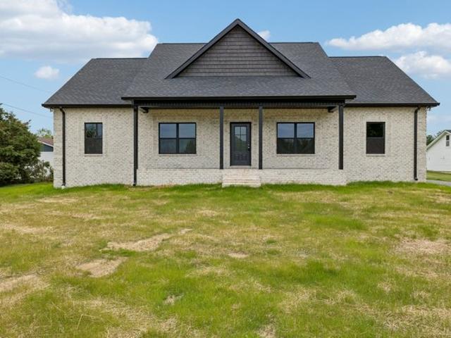1702 Ellington Dr, Lafayette, TN 37083