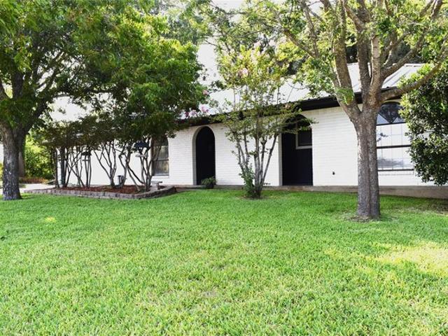 1702 Pecos Ave, Rockdale, TX 76567