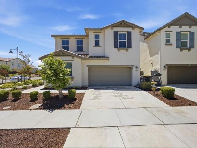 1702 Plumas Dr, Lathrop, CA 95330