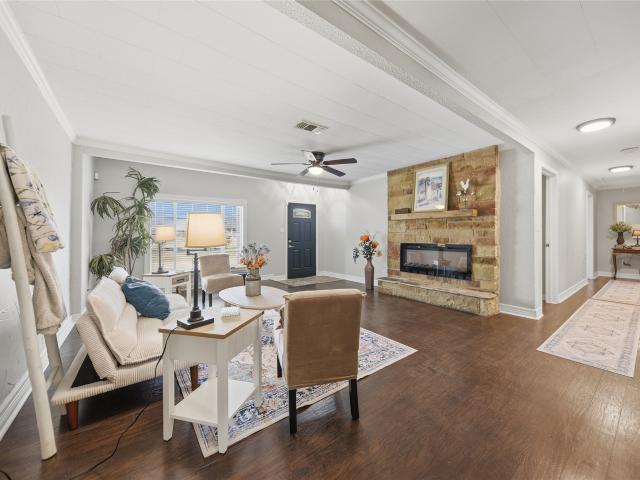 1702 Rampart St, Columbus, TX 78934 | MLS #8367