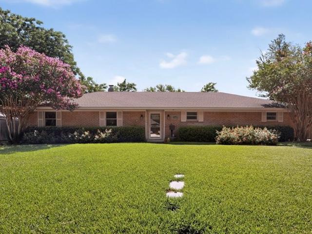 1702 Surrey Cir, Grand Prairie, TX 75050