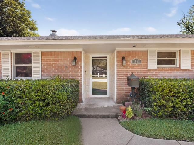 1702 Surrey Circle