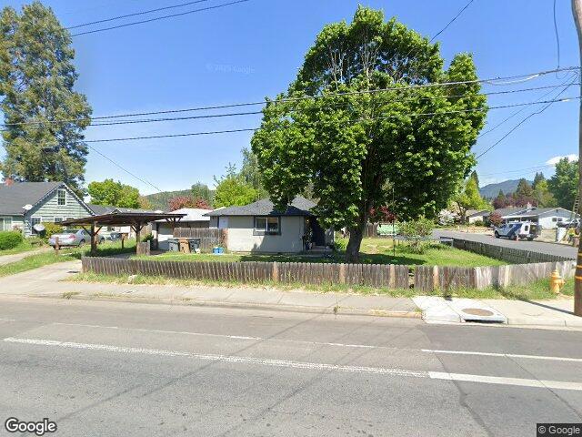 1702 SW Bridge St, Grants Pass, OR 97526