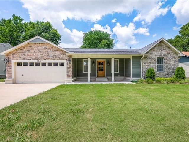 1702 SW D St, Bentonville, AR 72712