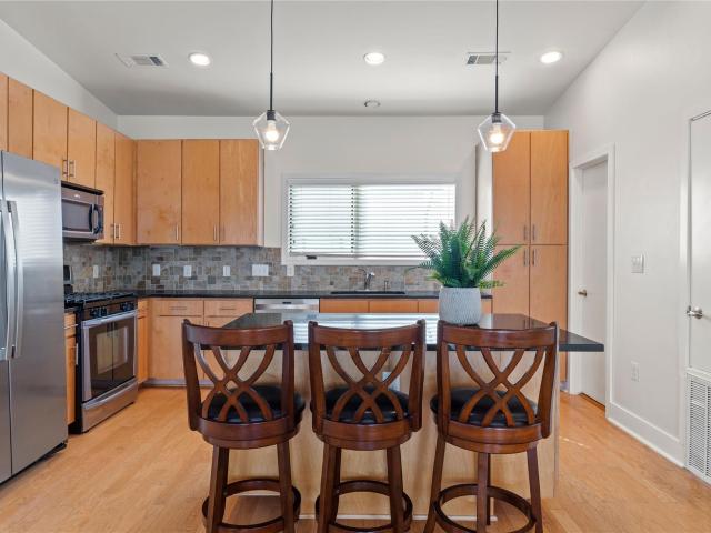 1702 S Lamar Blvd # 9