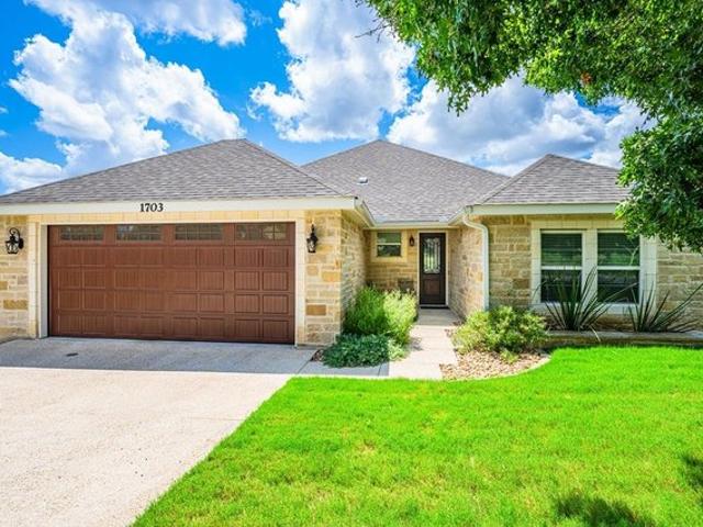 1703 N Valencia Dr, Kerrville, TX 78028