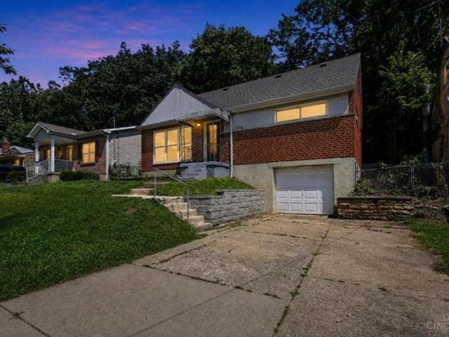 1703 Ashbrook Dr, Cincinnati, OH 45238