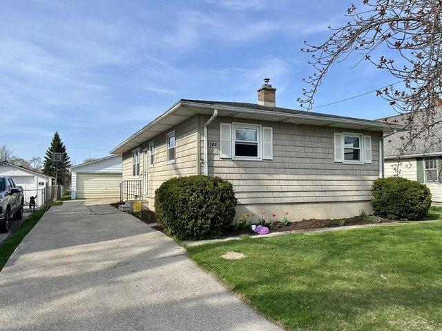 1703 Essex St, Essexville, MI 48732