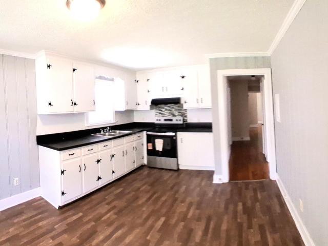 1703 Hillcrest Drive W