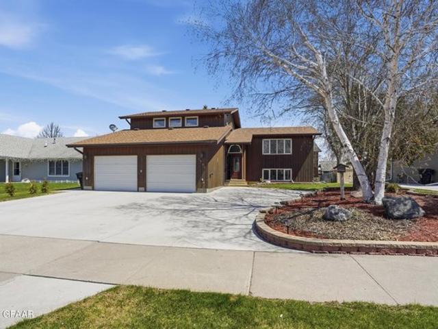 1703 S 35th St, Grand Forks, ND 58201