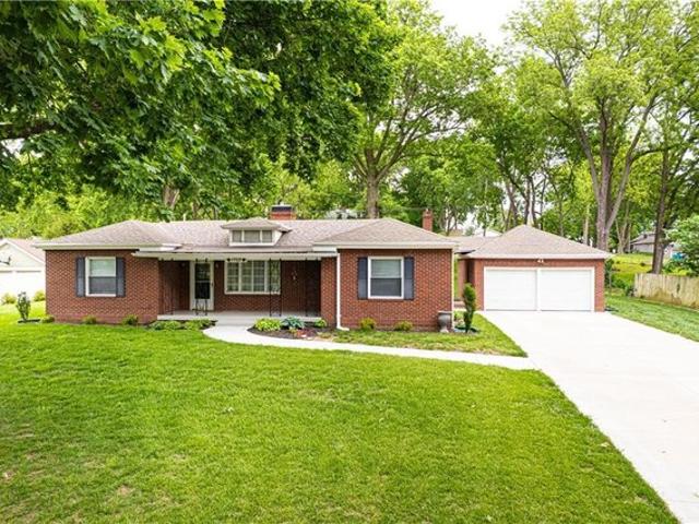 1703 S 40th St, Saint Joseph, MO 64507