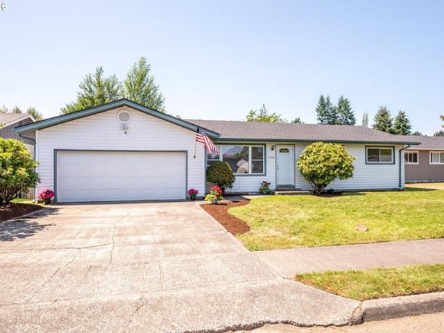 1703 33rd Ave, Longview, WA 98632