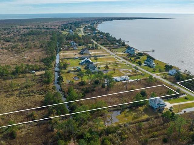 170 Bayview Dr, Stumpy Point, NC 27978