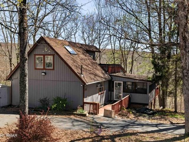 170 Dover Dr, Bushkill, PA 18324