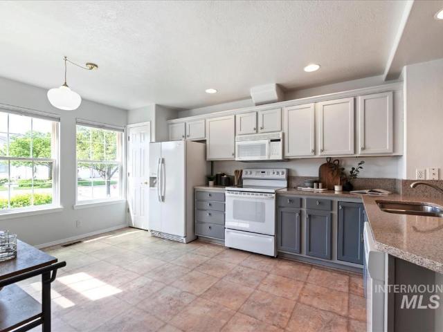 170 E Carmel Dr