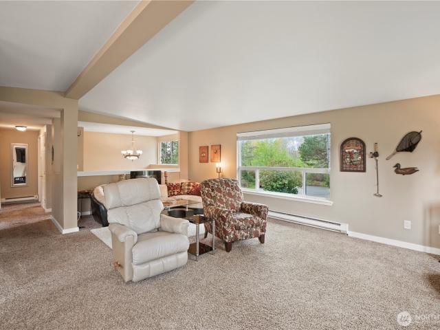 170 E Country Club Drive N