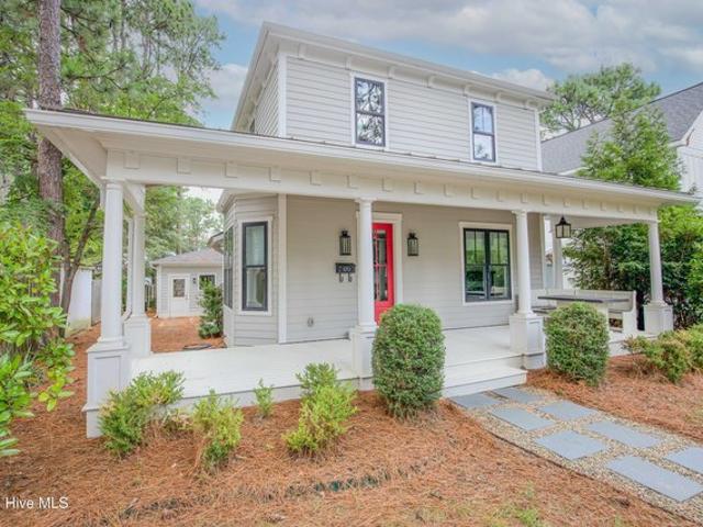 170 E Delaware Ave, Southern Pines, NC 28387