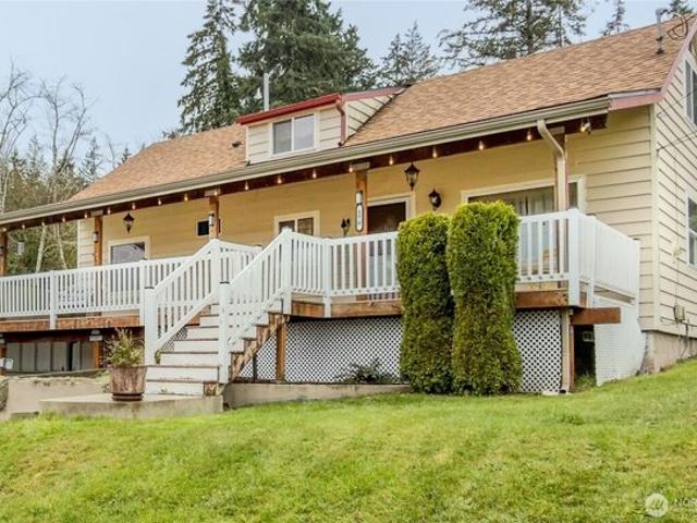 170 E Lakeland Dr, Allyn, WA 98524