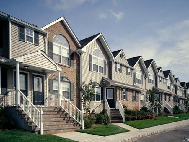 170 Horizon View Dr, Unit 127, Farmingville, NY 11738 | MLS #914993