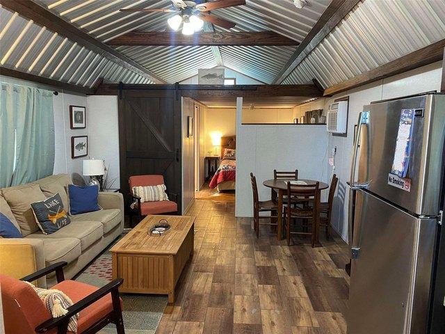 170 Hickory Hill Dr, Burkeville, TX 75932