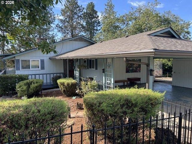 170 Hurricane Ln, Winchester, OR 97495