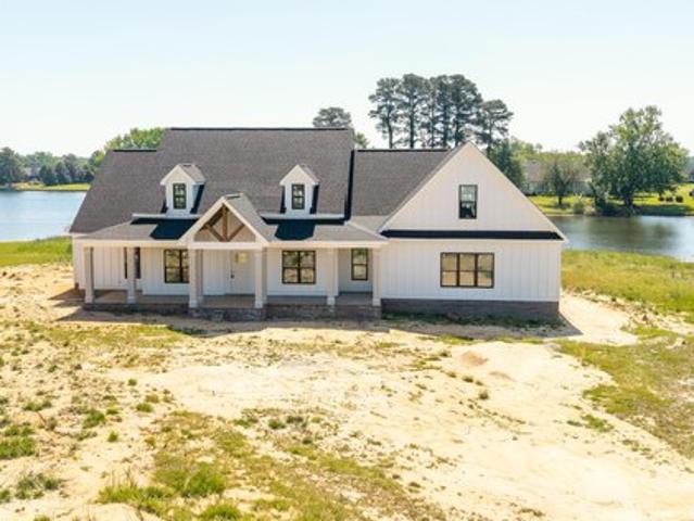 170 Lake Pointe Ln, Clinton, NC 28328
