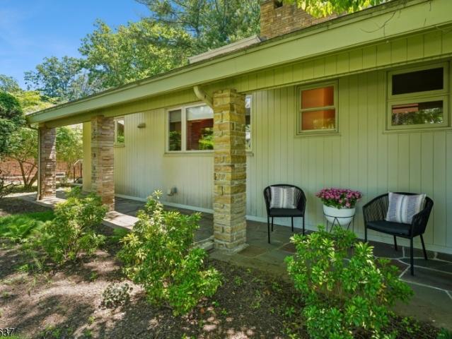 170 Northwoods Dr