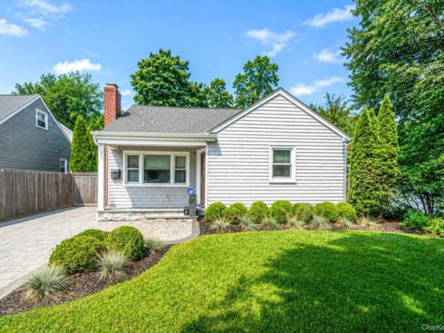 170 Seville Blvd, Sayville, NY 11782
